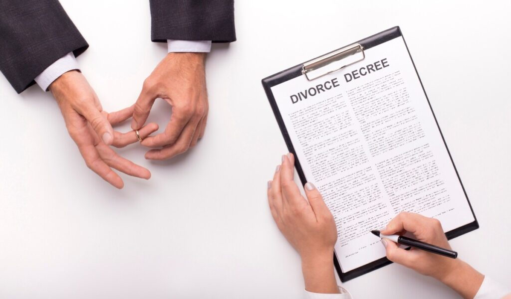 How Much Does a Divorce Lawyer Cost in 2025? Full Breakdown